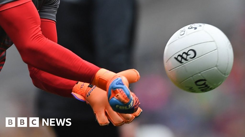 Enniskerry GAA players hurt in fall from lorry after final win - BBC News