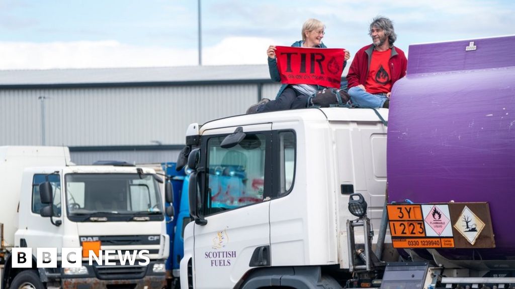 Climate activists fined for Grangemouth protest - BBC News