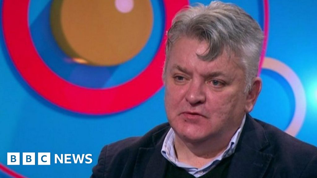 Henry McDonald: Tributes paid to Belfast journalist - BBC News