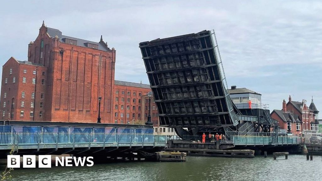 £5m Grimsby bridge restoration delayed as severe deterioration found ...