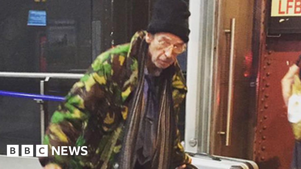 DJ Derek disappearance: Photograph 'is of him' - BBC News