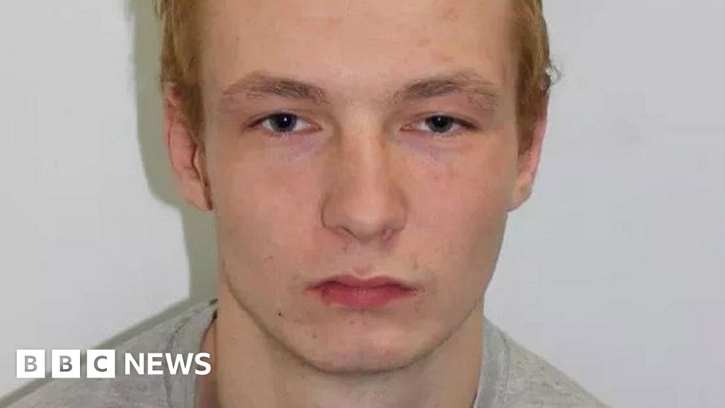 Andrew Beadie guilty of stabbing undercover officer near Bow pub - BBC News