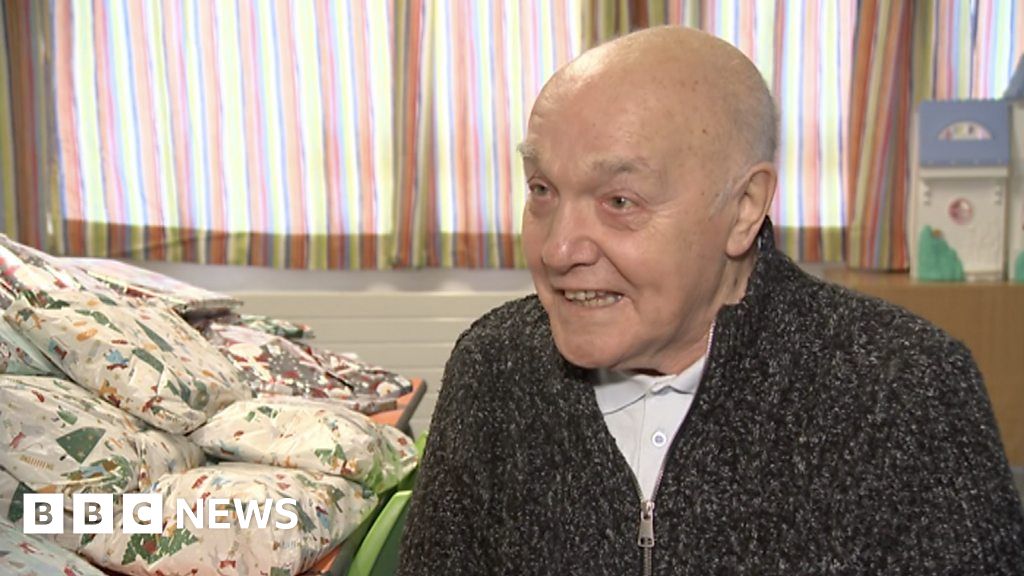 Sunderland Royal Hospital: Retired Nurse brings Christmas presents ...