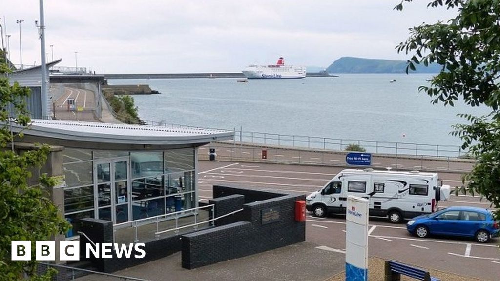 Fishguard port 'losing out' to Pembroke Dock over road - BBC News