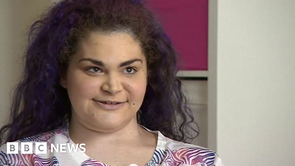Melanie Hartshorn returns home after spine operations - BBC News