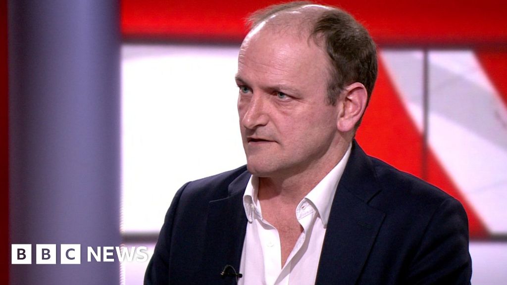Douglas Carswell quitting UKIP to become independent MP for Clacton ...