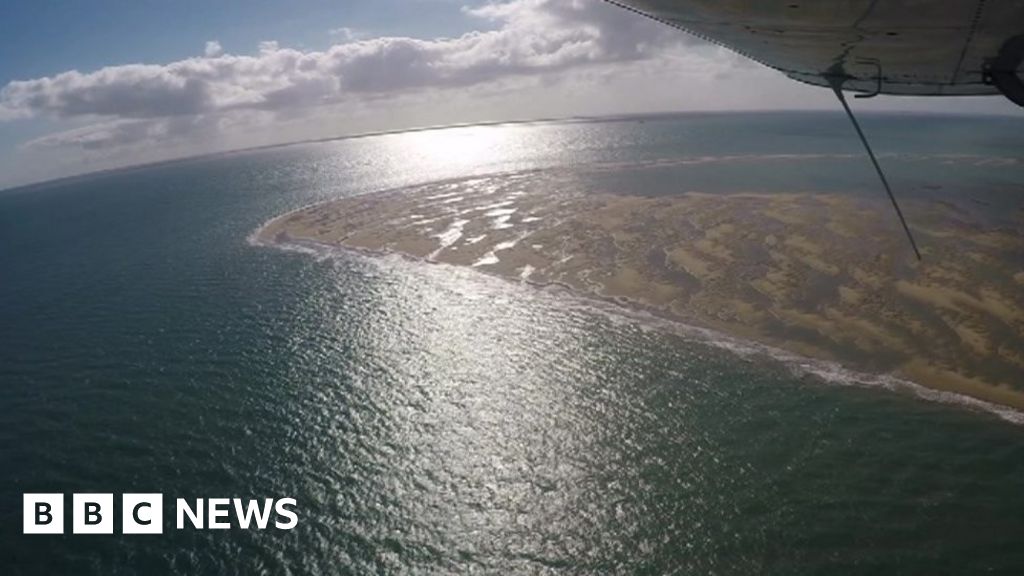 Goodwin Sands petition handed to Downing Street - BBC News