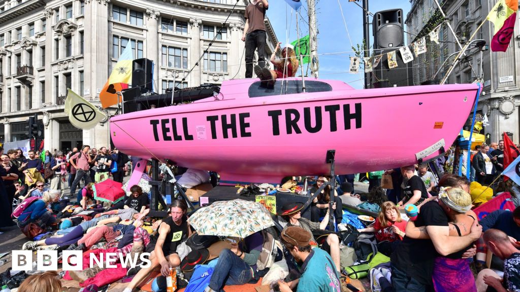 Extinction Rebellion 'stemmed from failed bus lane protest' - BBC News