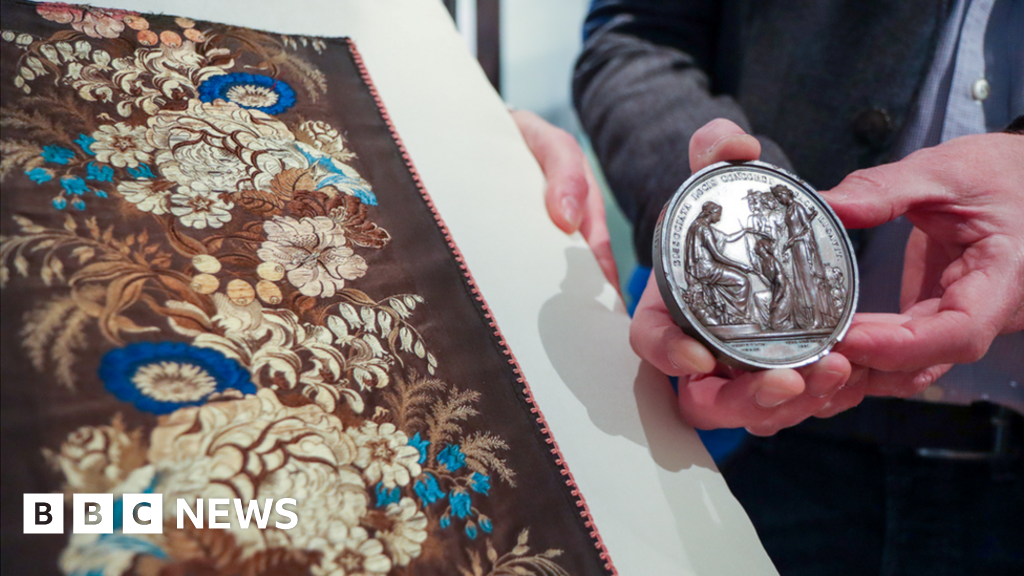 Coventry museum buys 1851 exhibition ribbon medal - BBC News