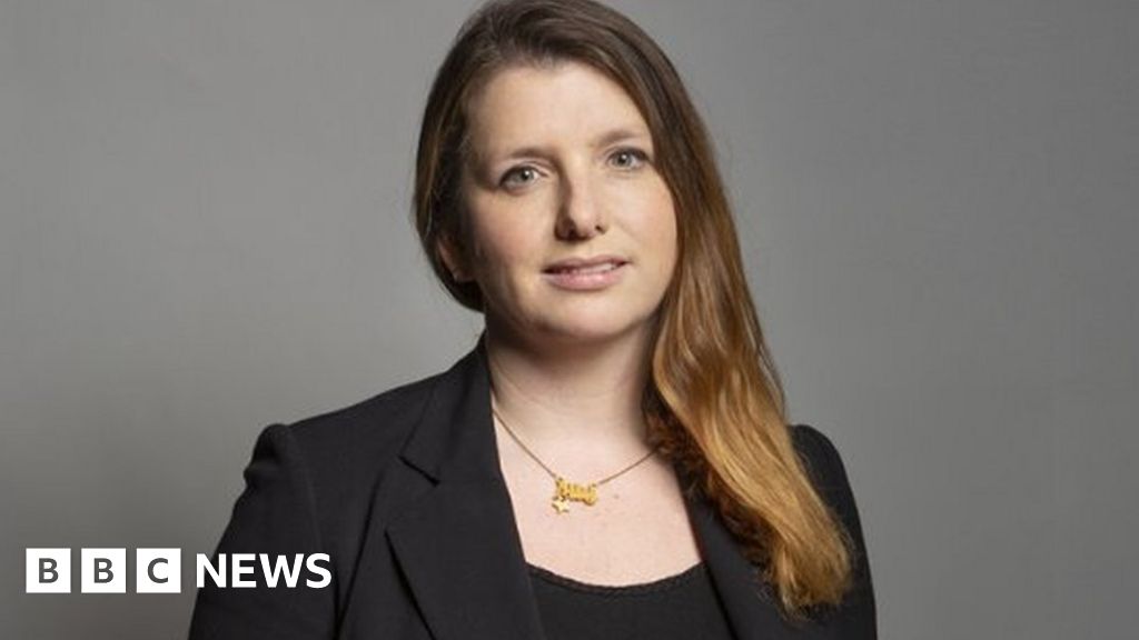 Wirral South MP Alison McGovern to stand for Birkenhead seat - BBC News