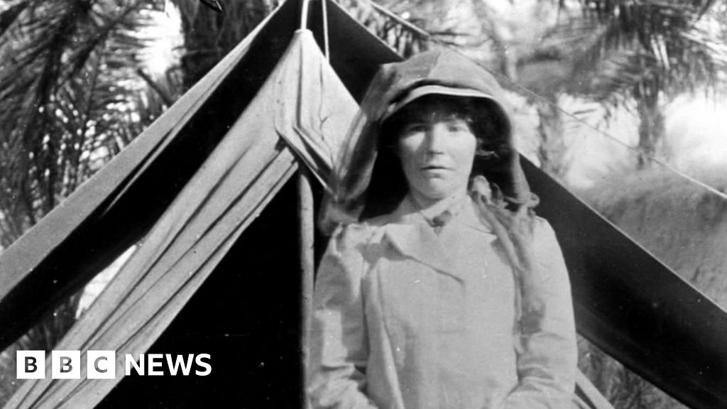 Campaign to save explorer Gertrude Bell's Redcar home - BBC News