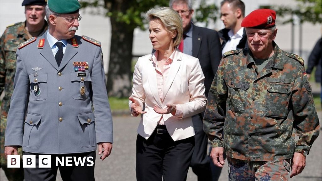 Germany searches all army barracks for Nazi material - BBC News