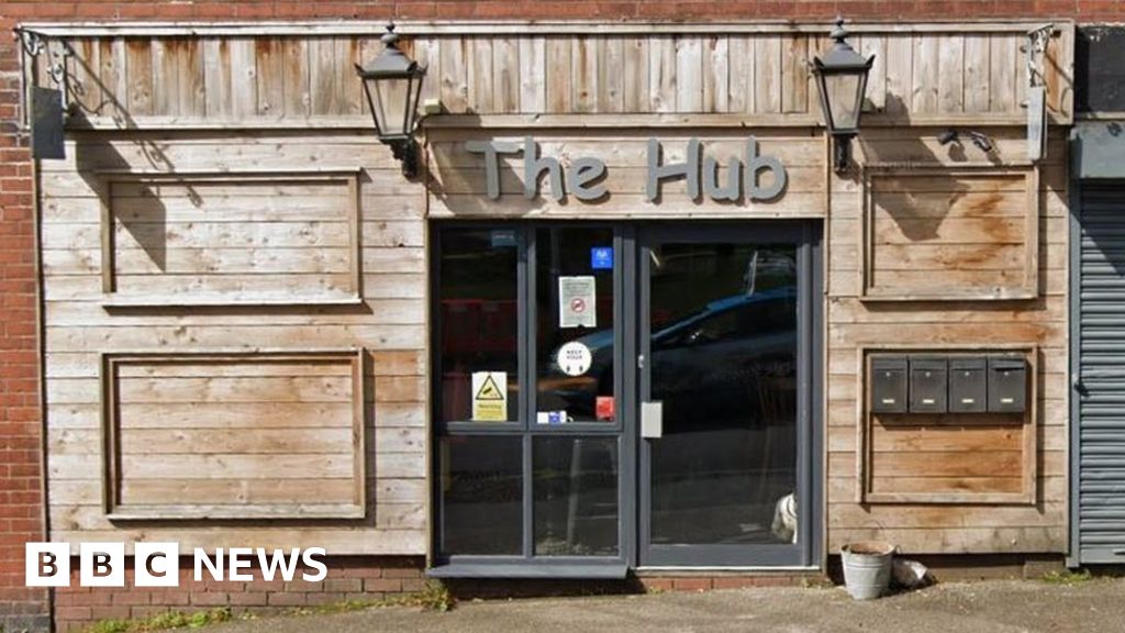 Police raid uncovers £20k worth of cocaine in Bury bar - BBC News