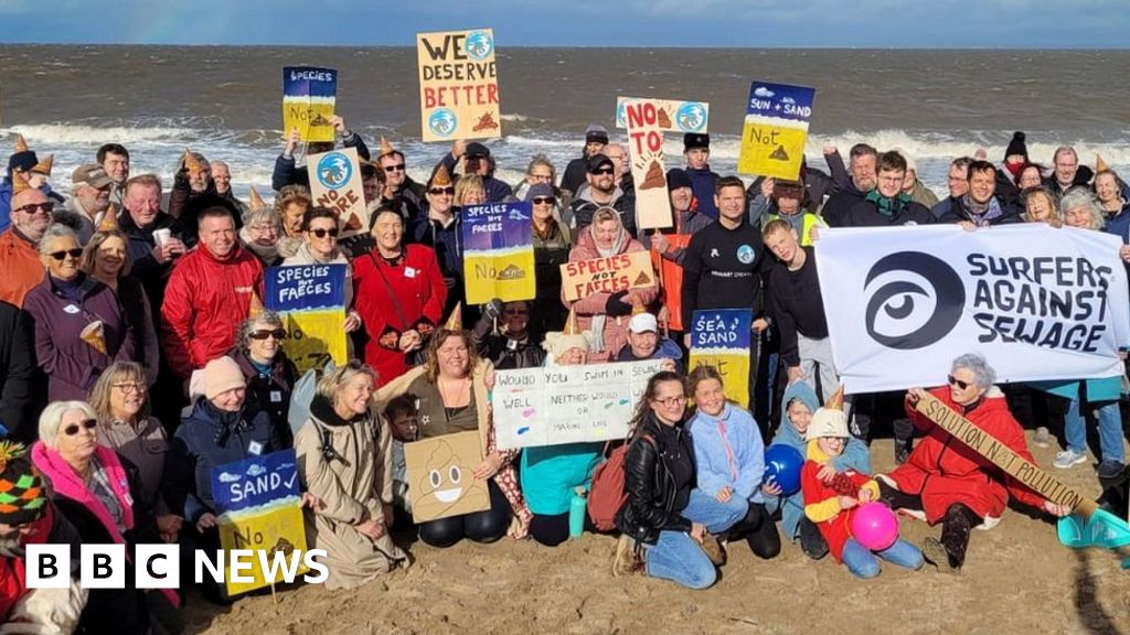 Fleetwood: Record-breaking swimmer joins sewage protest - BBC News