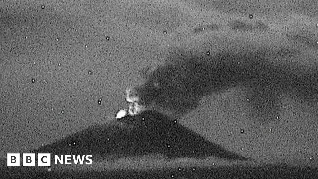 Mexico's Popocatépetl volcano spews ash high into the sky - BBC News