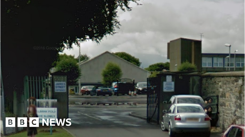 Omagh: Backlash over school's tweet of thanks to PSNI officer - BBC News