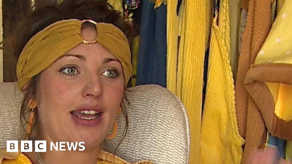 Endometriosis: 'I'm in control, not the condition' - BBC News