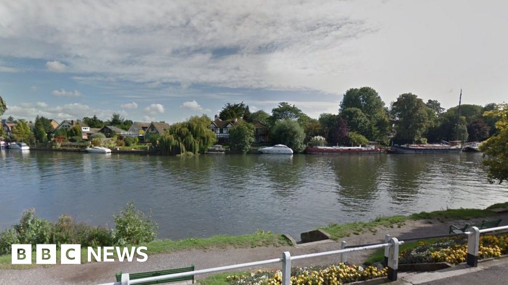 Body of man found in Thames identified - BBC News