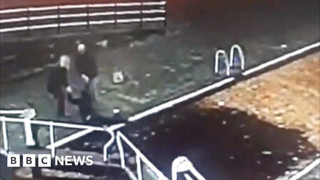 Waterways warning after man falls in Nottingham canal - BBC News