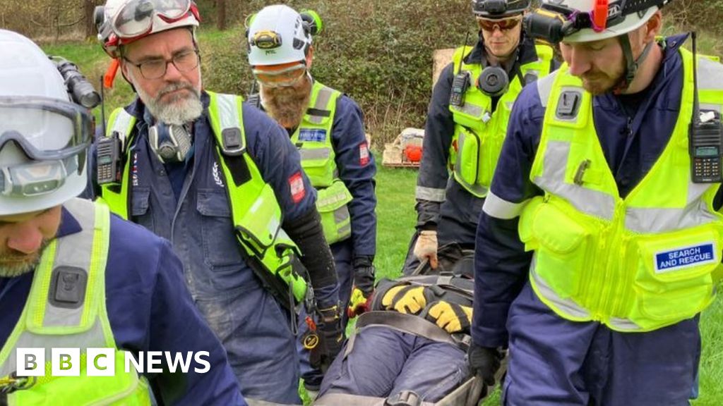 Wiltshire rescue volunteers to take on final training in Kosovo - BBC News