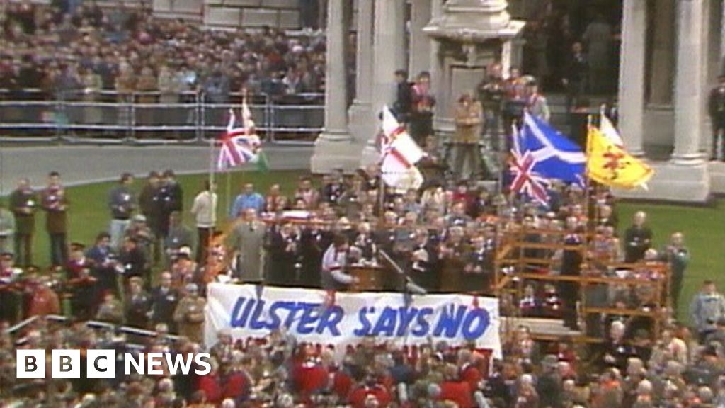 The Anglo-Irish Agreement 30 years on - BBC News