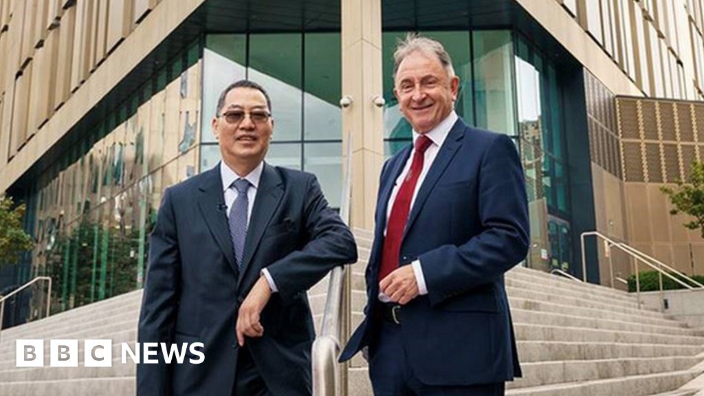 Grateful ex-student donates £50m to Strathclyde University - BBC News