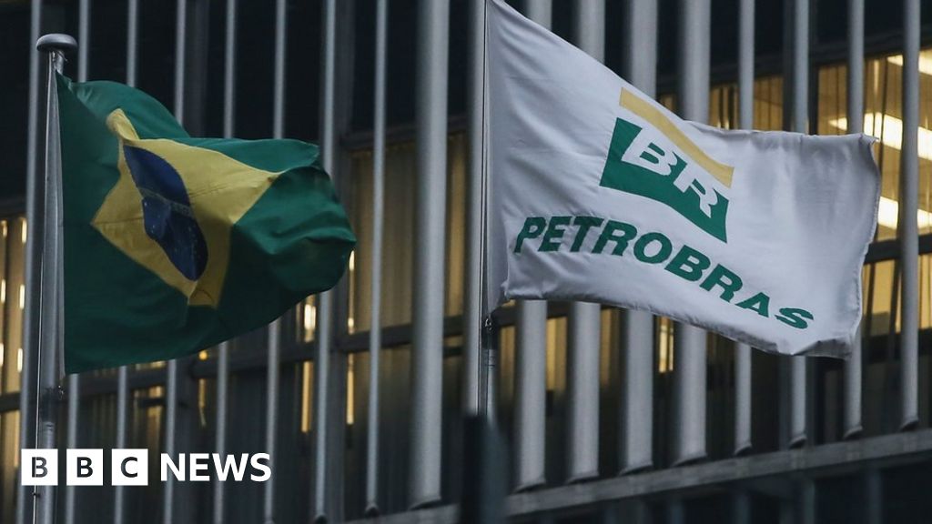 Brazil prosecutor targets politicians in Petrobras scandal - BBC News