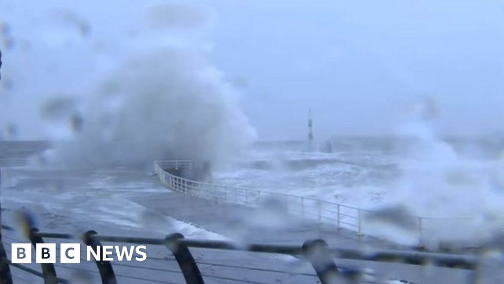Rough waters on Aberystwyth sea front as heavy rain hits - BBC News
