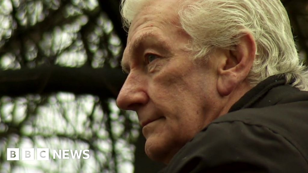 'How my mental health issues helped me help others' - BBC News