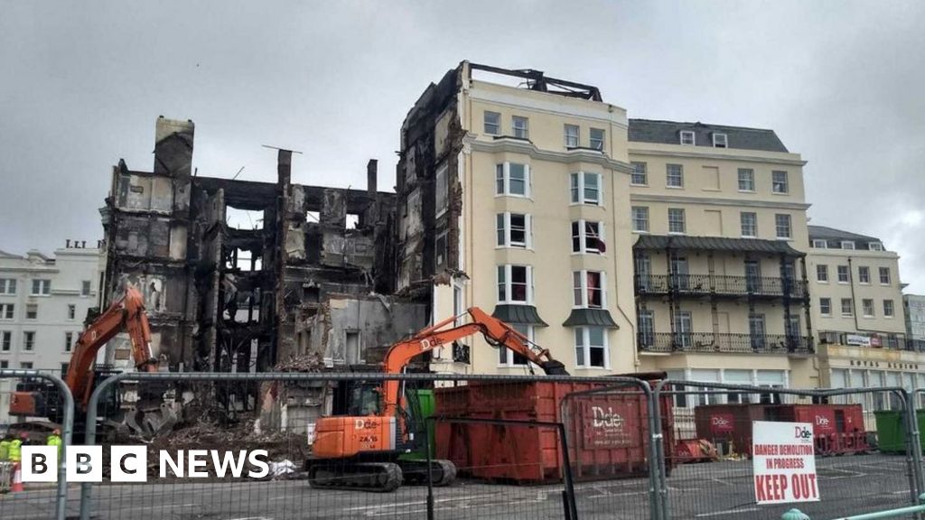 Brighton hotel fire: Seafront road reopens to eastbound traffic - BBC News