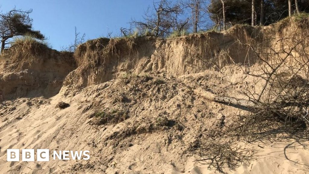 Girl buried under collapsed sand dune on Anglesey beach - BBC News