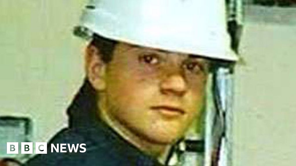 Kevin Mcleod: Detectives' review handed to Crown Office - BBC News