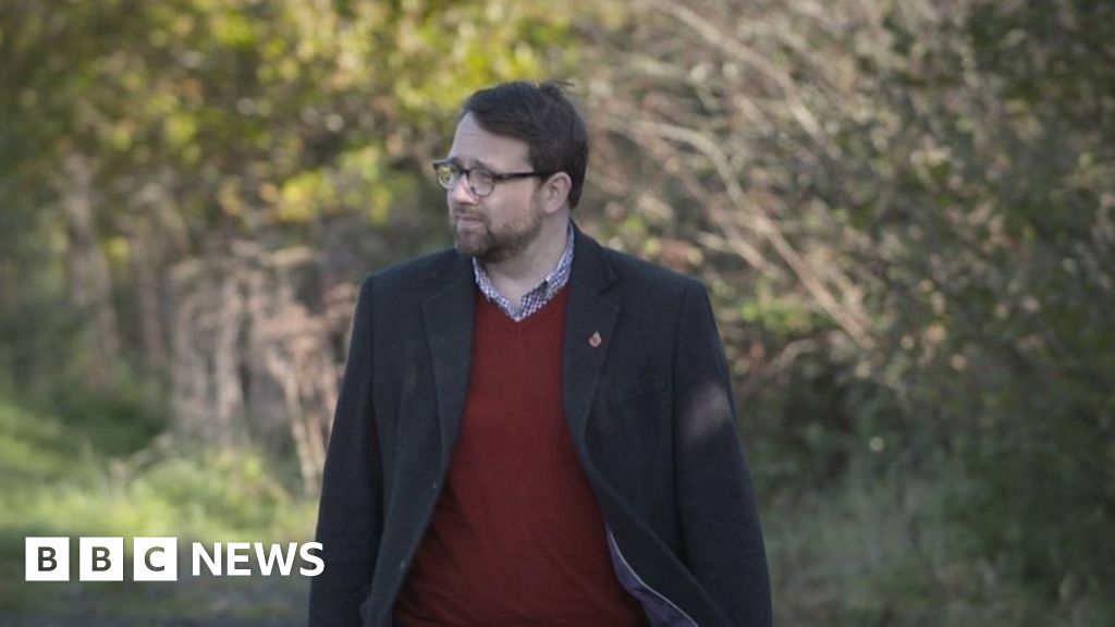 Chris Elmore MP: 'I was punched in the face when I was 10' - BBC News