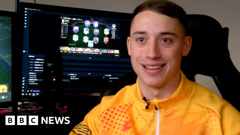 'I make a living playing FIFA games' - BBC News