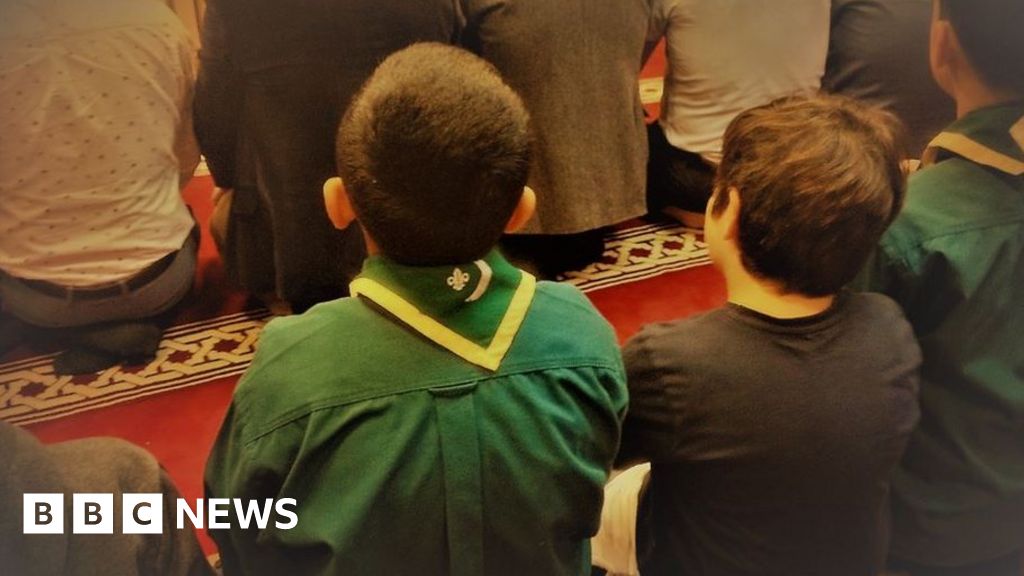 Muslim scouts get prepared in Cardiff group - BBC News