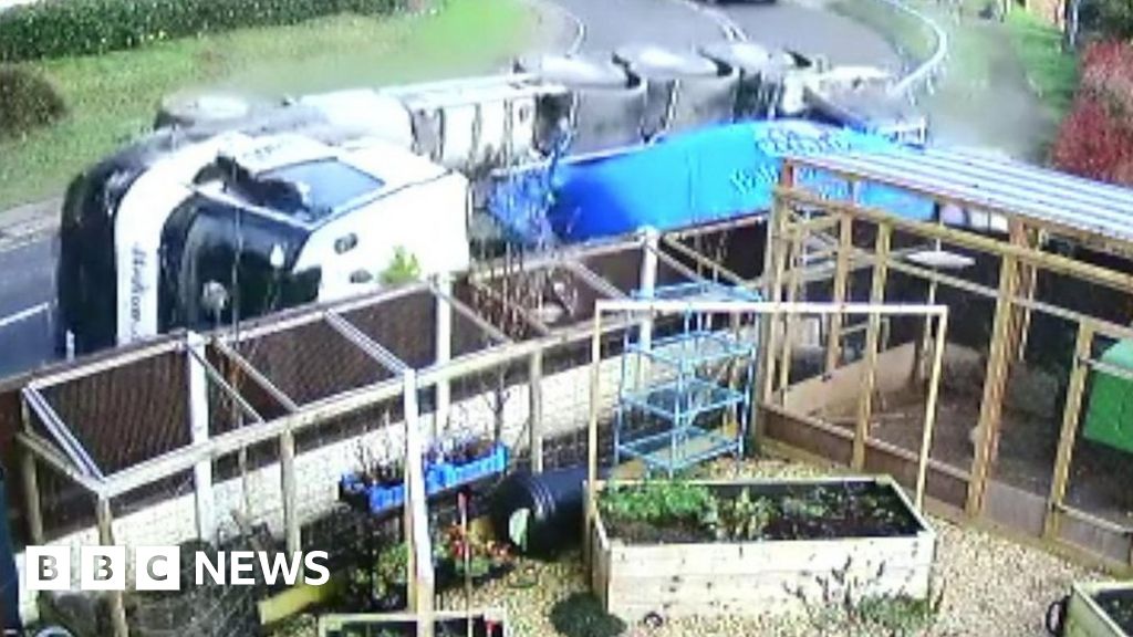 East Keal: Cement mixer overturns and hits garden wall - BBC News