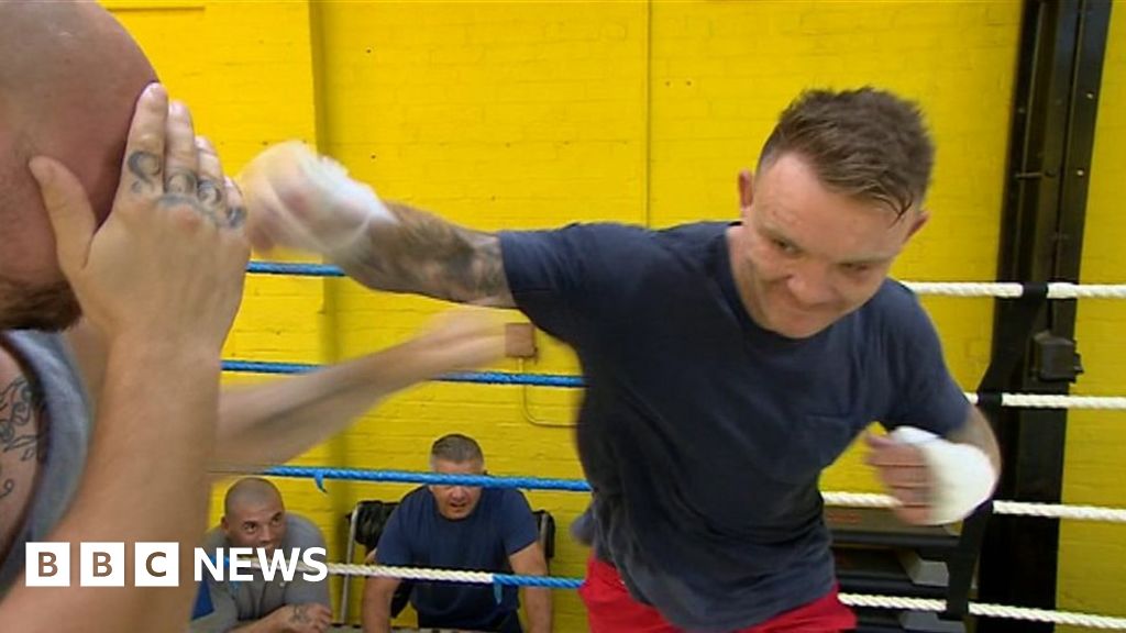 Bare knuckle boxer defends 'hardcore' sport - BBC News