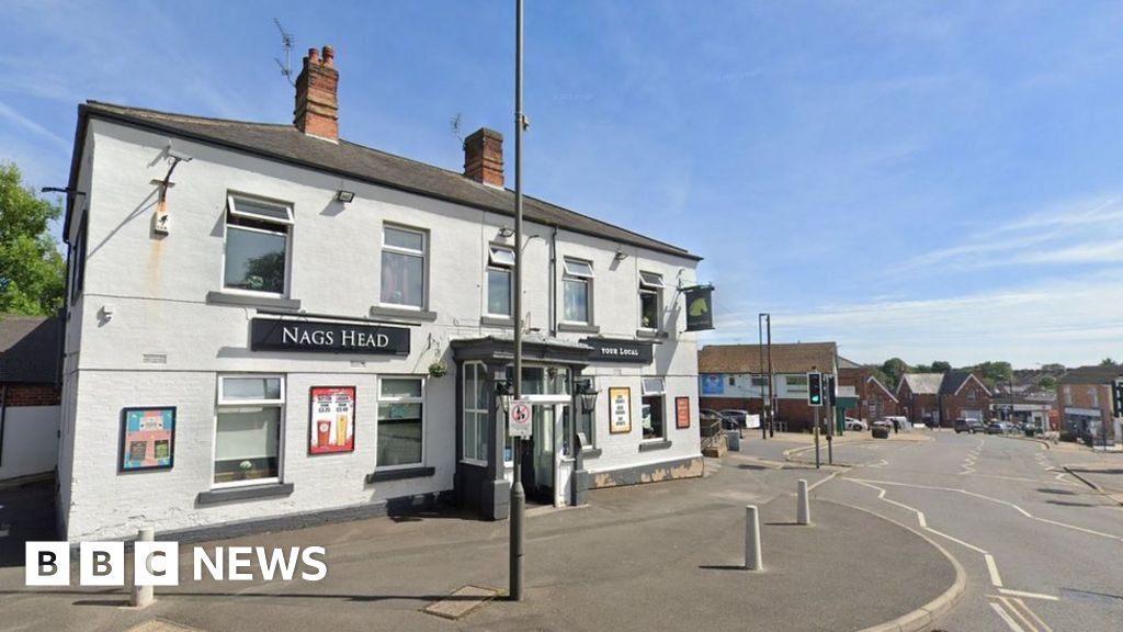 Clowne: Two women seriously hurt by van after pub brawl - BBC News