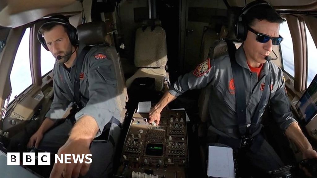 Virgin Orbit: Tour inside the rocket launcher - BBC News