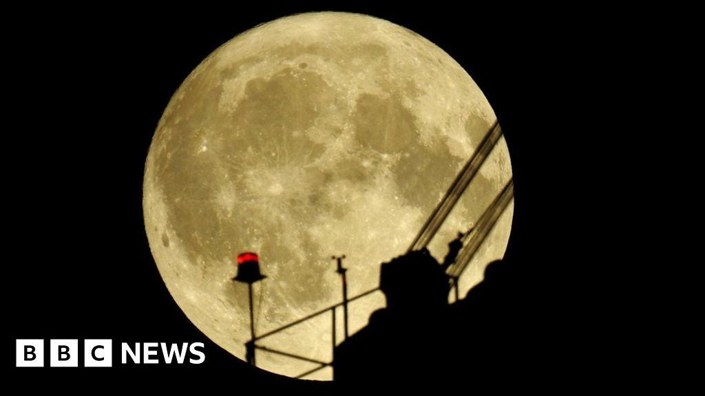 Harvest Moon: Spectacular images from across the UK