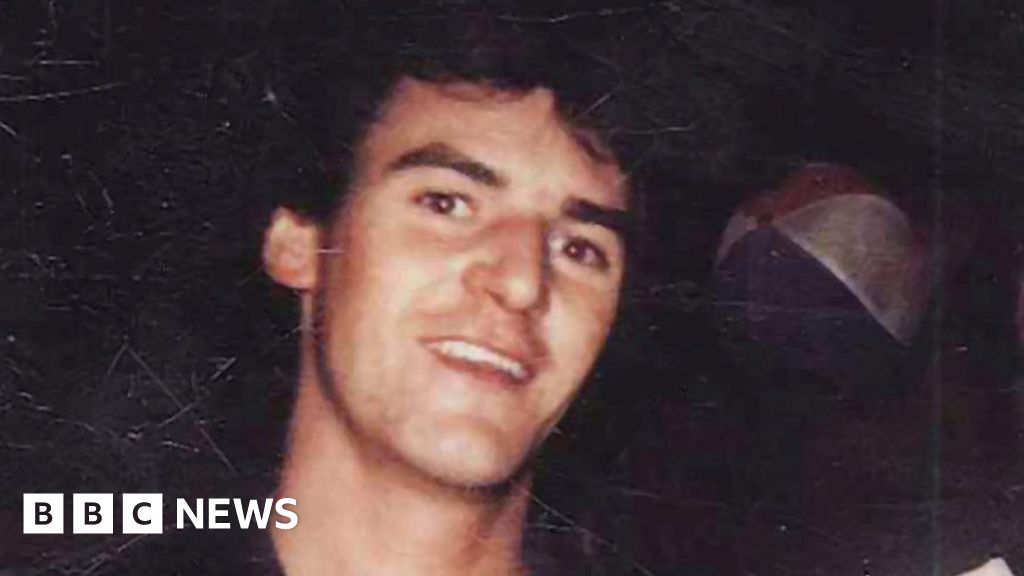 Frome man killed in the US to be buried 30 years on - BBC News