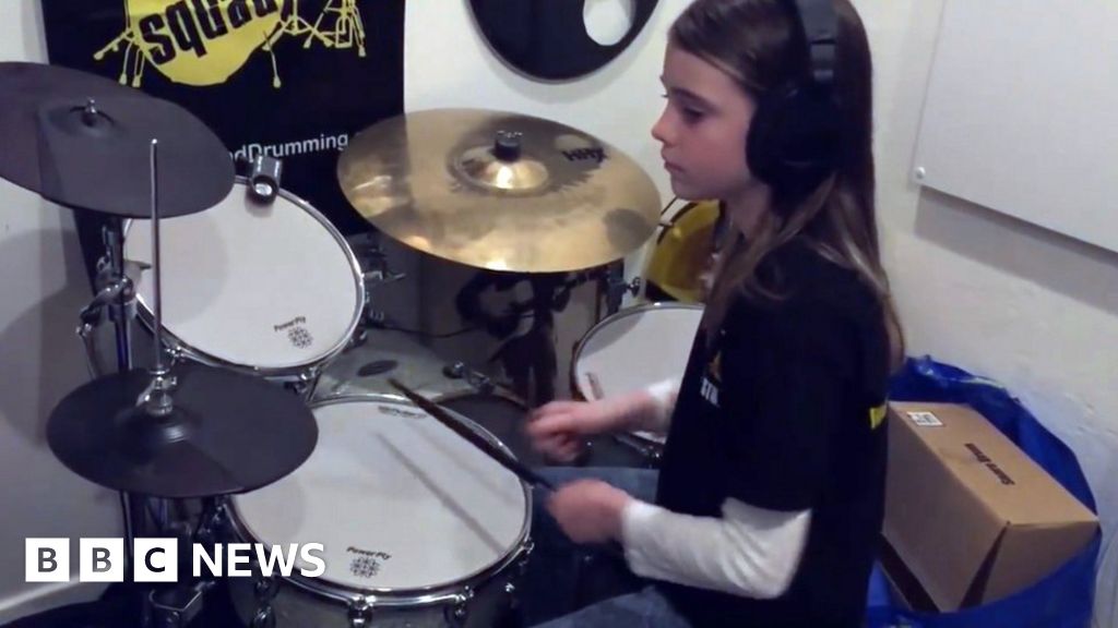 The girl who communicates through drums - BBC News