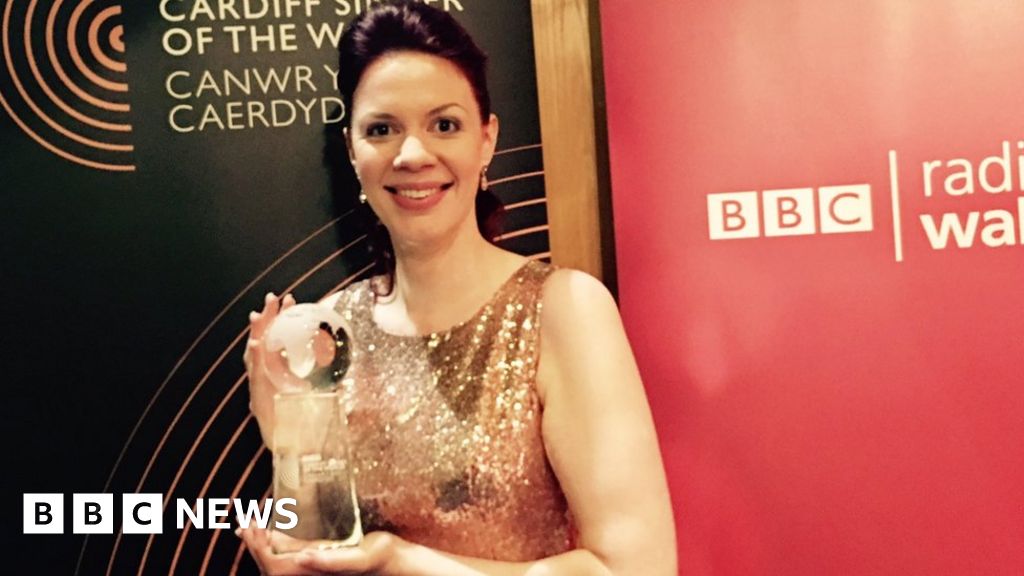 Catriona Morison wins BBC Cardiff Singer of the World - BBC News