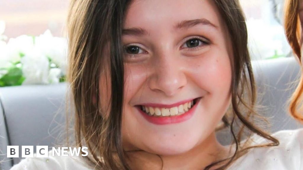 Manchester Arena victim Nell Jones's mum feels 'trapped in bubble ...