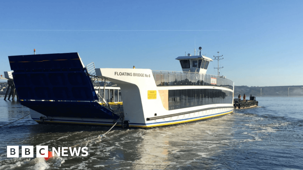 More remedial works for problem Cowes chain ferry - BBC News