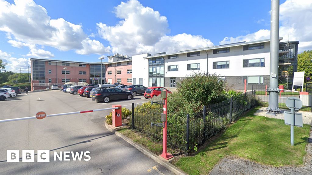 Sheffield College to close city's Peaks Campus to save money - BBC News