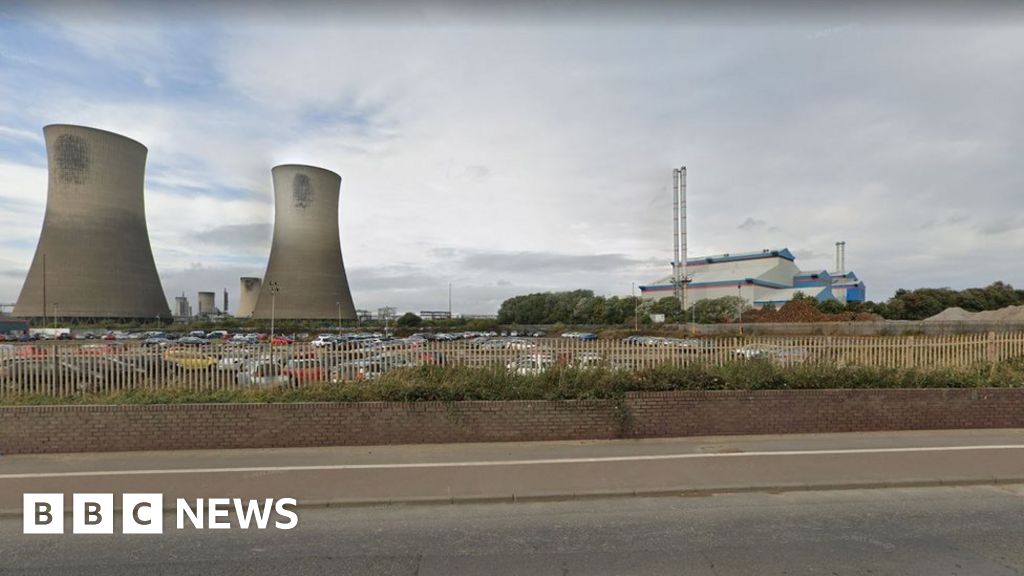 Plans for two plants to tackle Teesside carbon dioxide emissions - BBC News