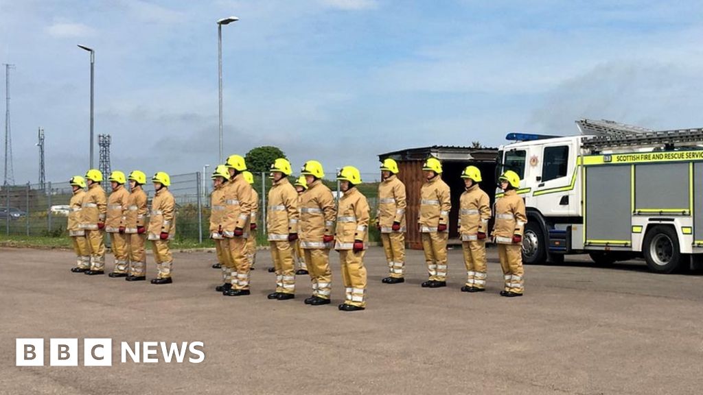 New firefighting recruits to start work in Aberdeen - BBC News