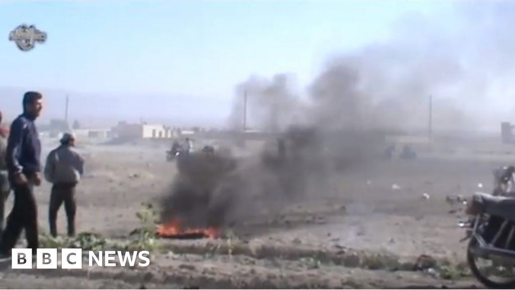 Syria: Rebels say pilot killed after plane shot down - BBC News