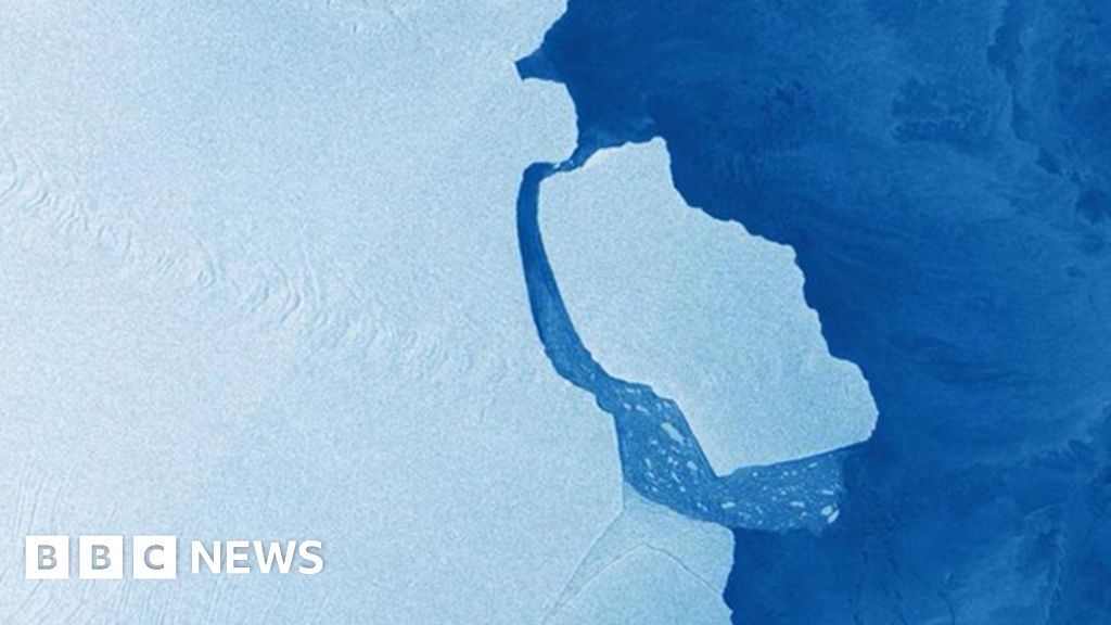 315 billion-tonne iceberg breaks off Antarctica